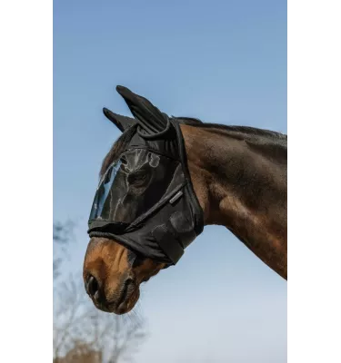 Maski i frędzle chroniące konia przed owadami